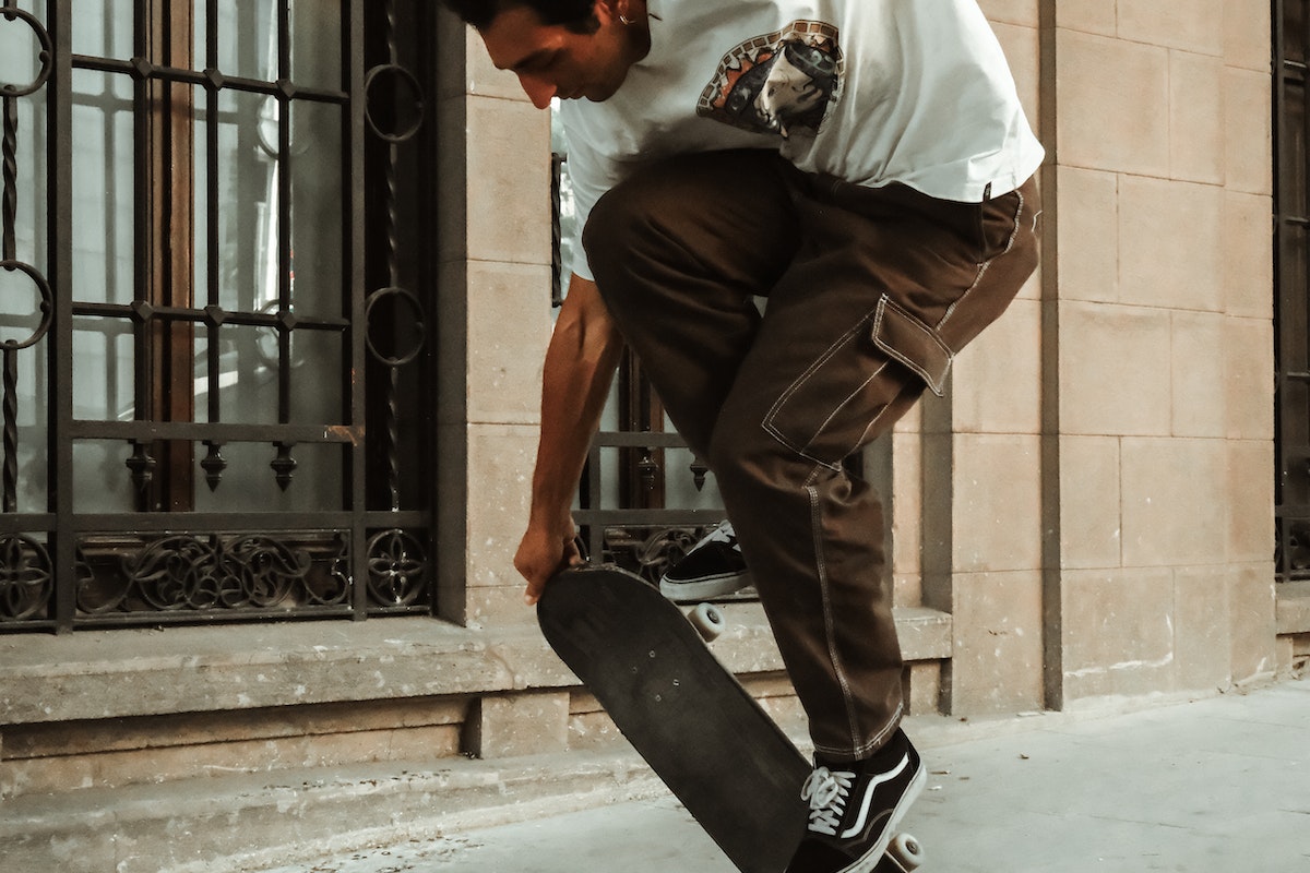 How to Do a Boneless: Mastering the Skateboarding Trick in 7 Steps ...
